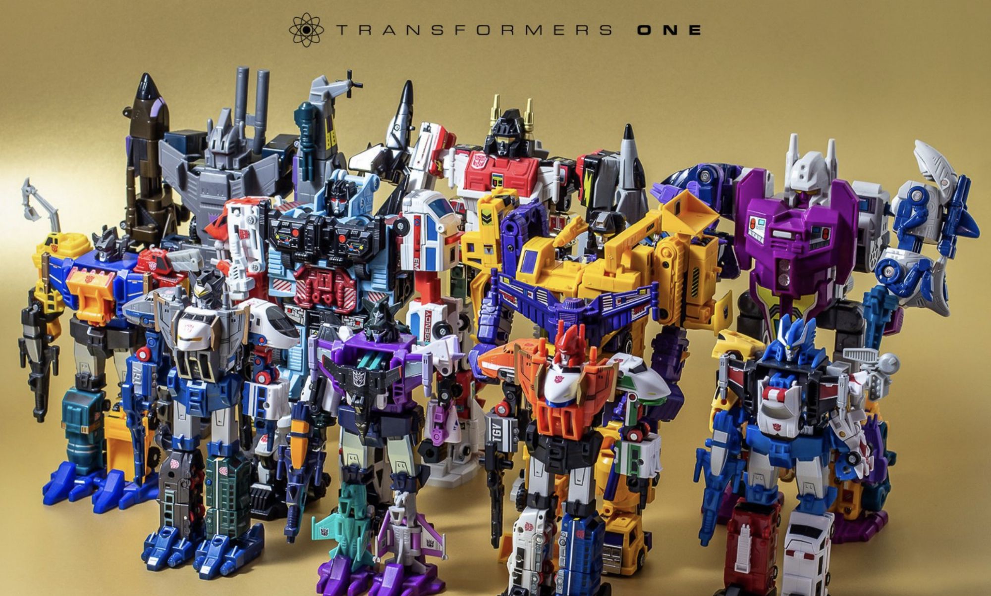 变形金刚动漫人物：不同颜色组合的汽车人与霸天虎-老玩具回顾|汽车人|组合|素材_新浪新闻