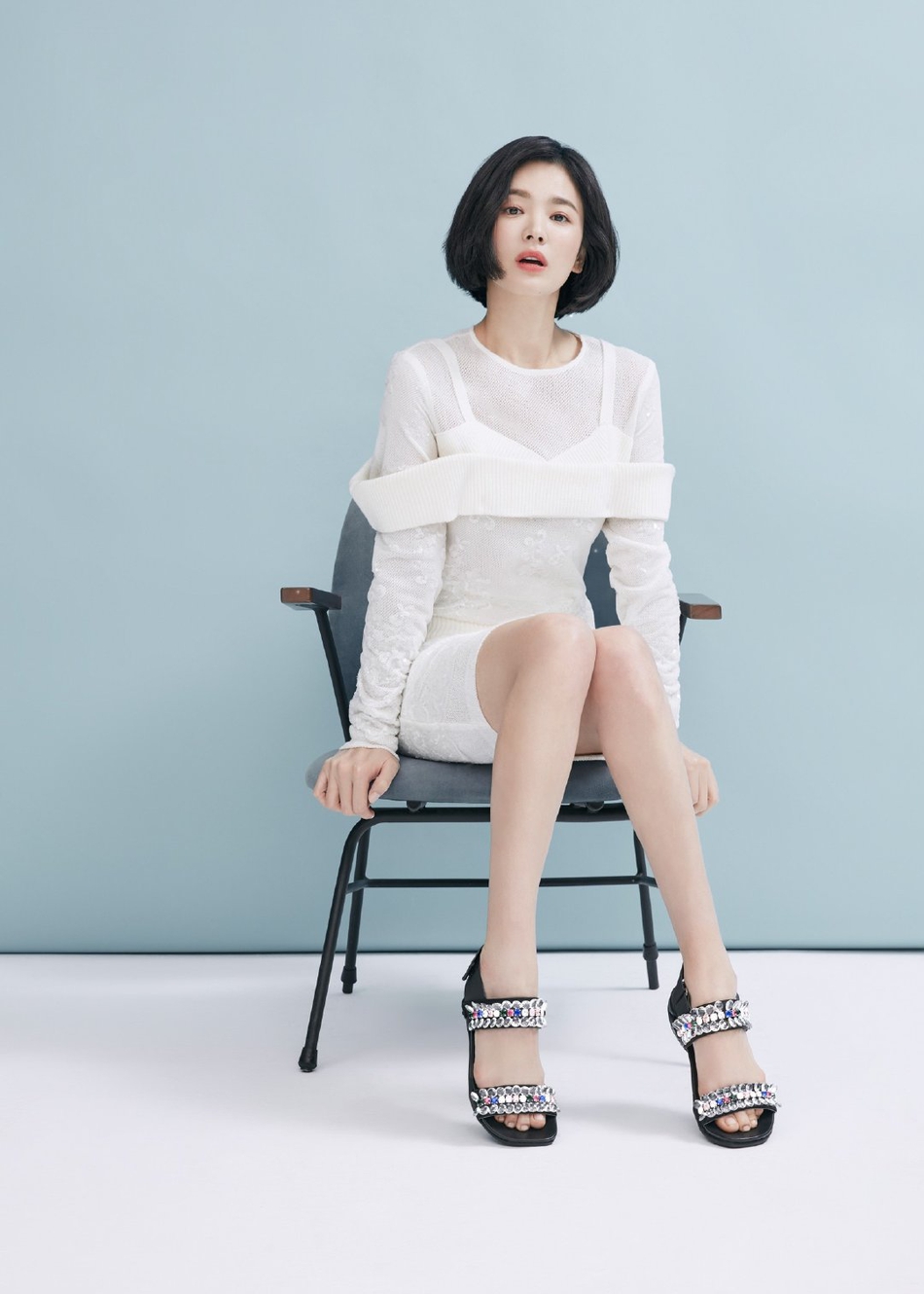 宋慧乔拍广告秀美腿 被赞hold住了土味风格