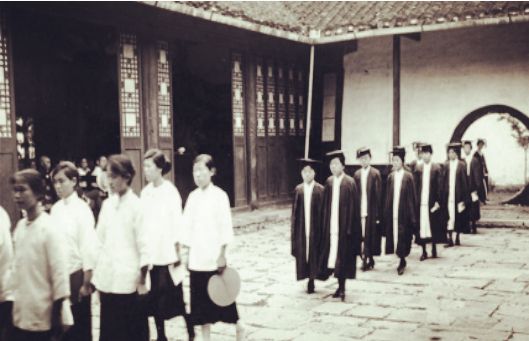 1900--2000的女性变化，裹小脚已经成为历史，旗袍已经是复古！|旗袍|女性|苏联_新浪新闻