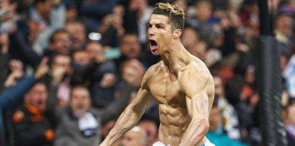 谁的背部肌肉最强大看看C罗和詹姆斯，再看看他的，太强硬|C罗|詹姆斯|背部肌肉_新浪新闻