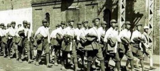 抗日后共产党所收编的伪军为何最终都跟着国民党跑了？原因很简单|伪军|国民党|日伪军_新浪新闻