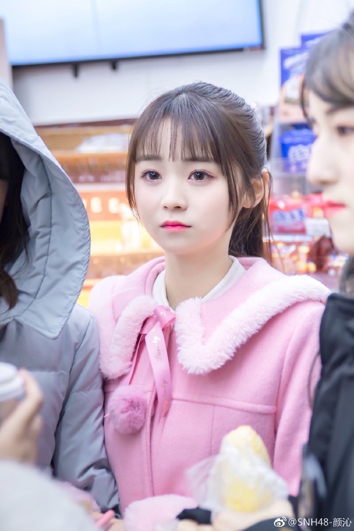 偶像女团SNH48颜沁美少女自拍写真美照