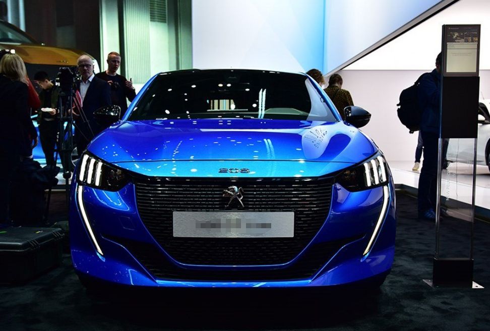 标致208颜值与实力并存，要不要考虑入手呢-新浪汽车