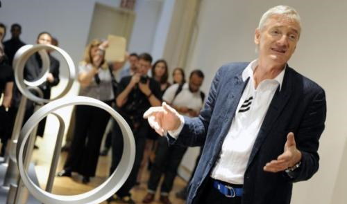 曾让老婆赚钱养家，却在中国赚走百亿成首富，还是英国最大的地主