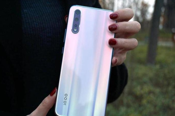 IQOO Neo855版迎来新升级，被看做是5G前的狂欢，碾压魅族16sPro__财经头条