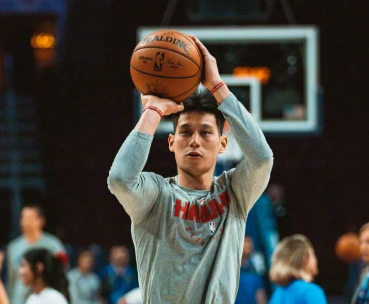 篮球巨星的表率！林书豪加盟CBA之后带来的正能量，值得学习|新冠肺炎_新浪新闻