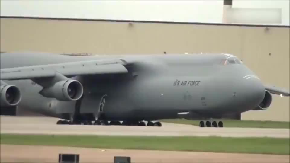 庞大的C-5B银河运输机试想一下他的发动机有多厉害_新浪新闻