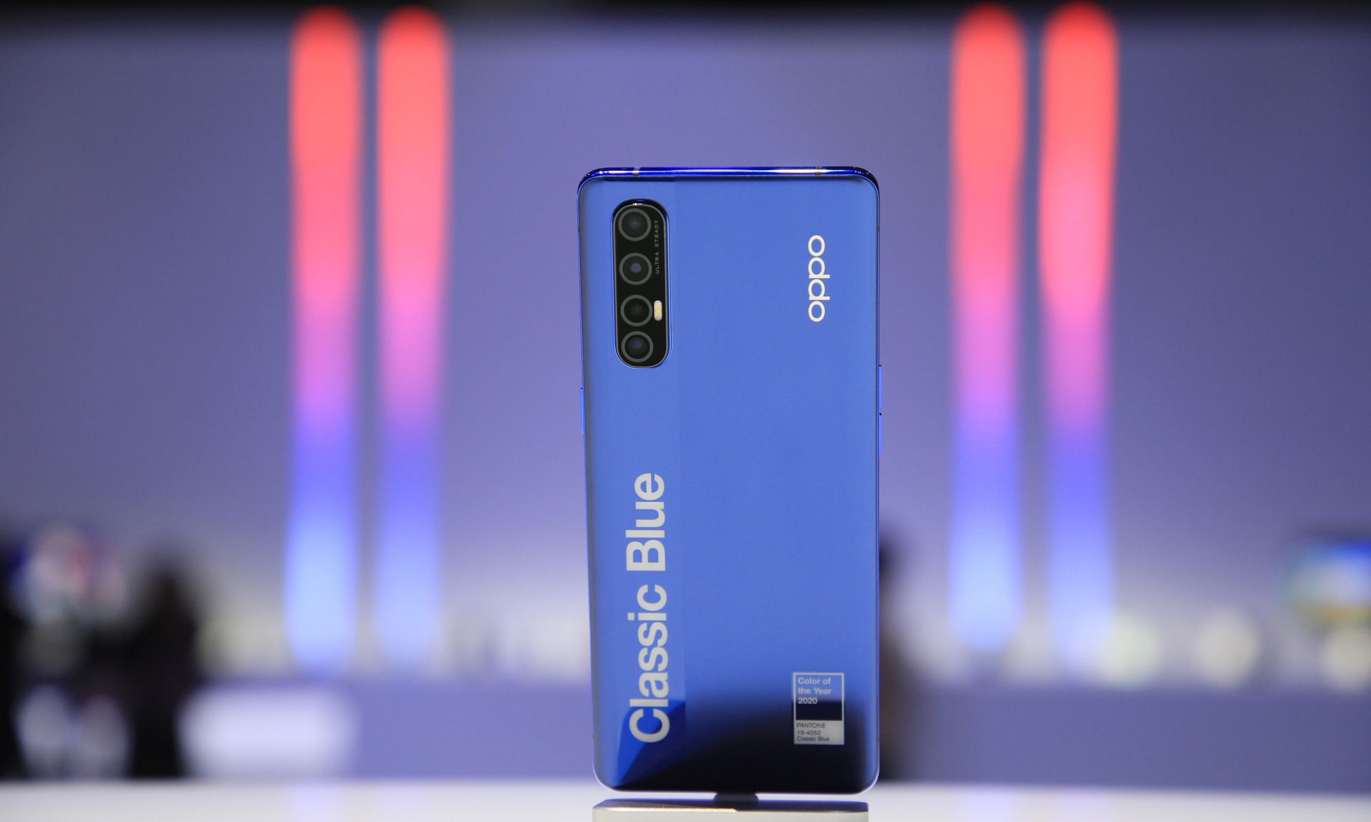 OPPO Reno3系列现场：超薄双曲面，炫彩夺目__财经头条