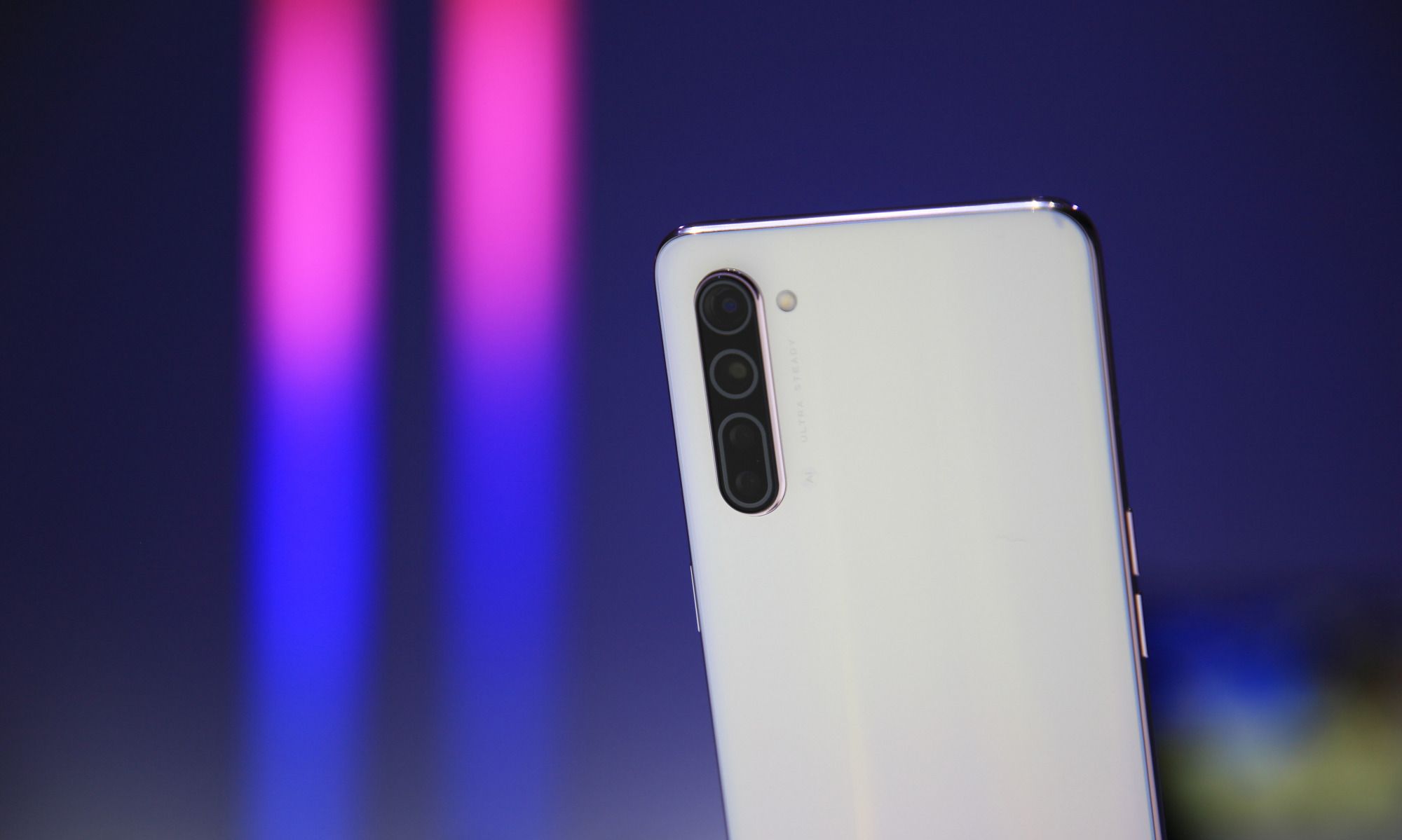 OPPO Reno3系列现场：超薄双曲面，炫彩夺目__财经头条
