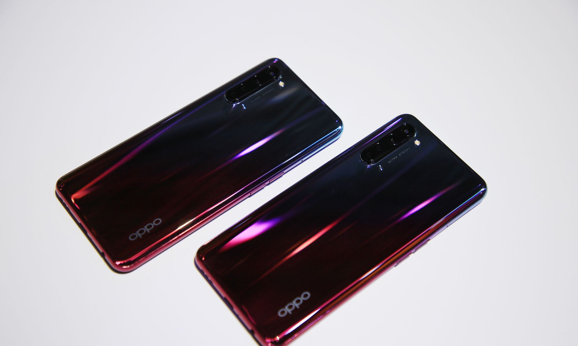 OPPO Reno3系列现场：超薄双曲面，炫彩夺目__财经头条