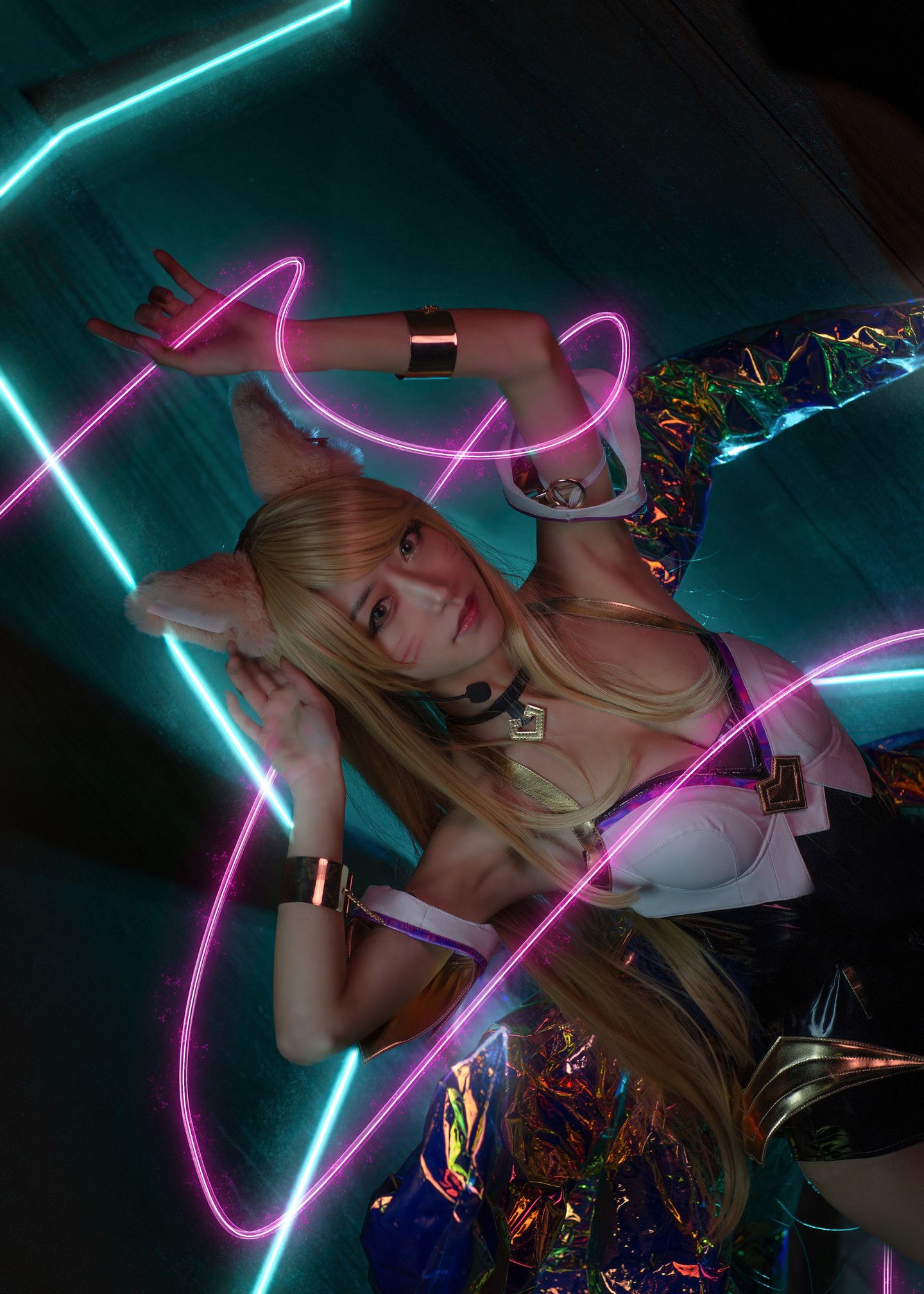 英雄联盟：KDA狐狸cosplay，修长大腿配皮靴属实带感！