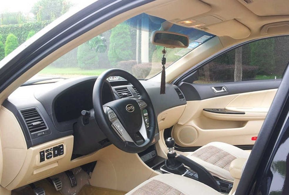 比亚迪G6外形年轻化，稳定性出众，家居出行首选-新浪汽车