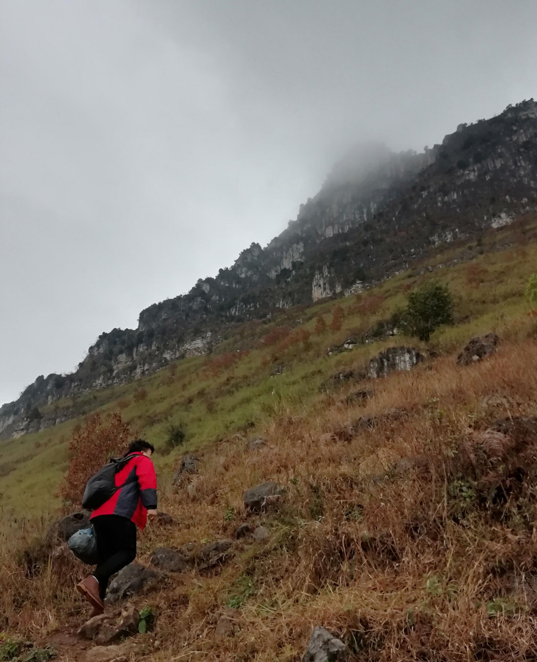 贵州山区20余户的小村庄，其恶劣的自然环境突破人类生存的极限|贵州|村庄|山区_新浪新闻