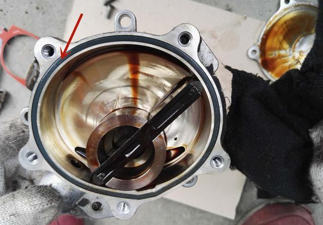 2.4V6奥迪A6L全方位漏油维修，还车主发动机机舱一片干净-新浪汽车