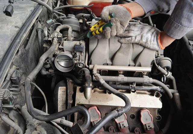 2.4V6奥迪A6L全方位漏油维修，还车主发动机机舱一片干净-新浪汽车