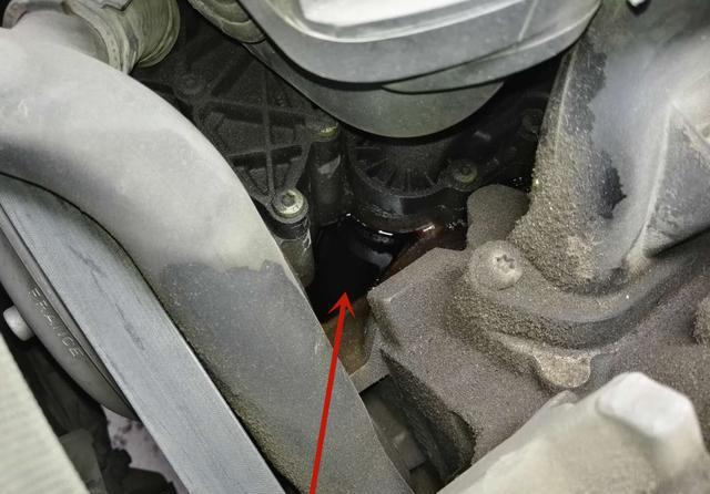 2.4V6奥迪A6L全方位漏油维修，还车主发动机机舱一片干净-新浪汽车