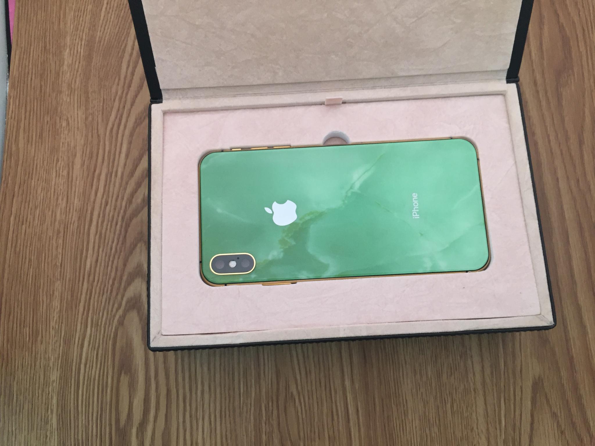 是什么让他们把iPhone Xs改造成这样的，是爱吗？__财经头条