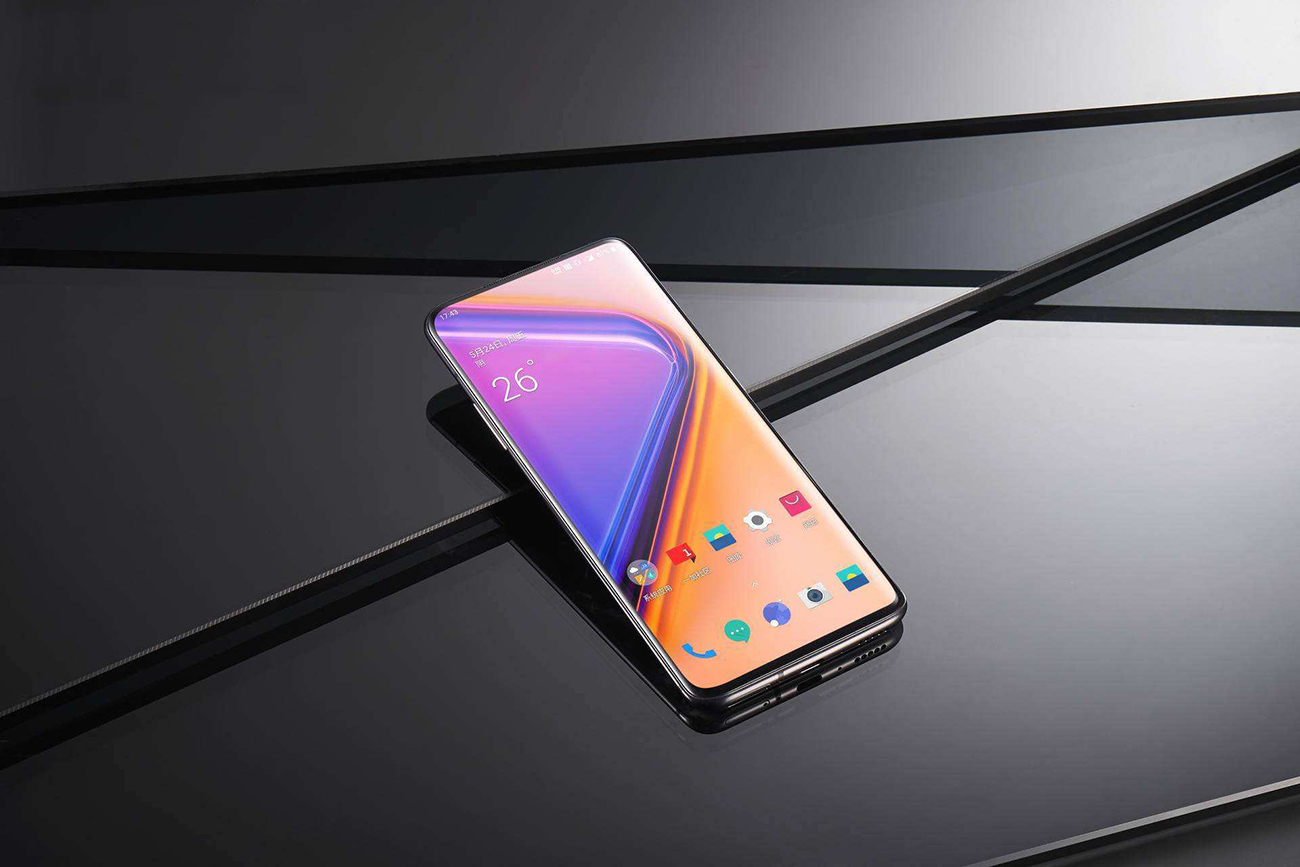 一加火力全开，一加7T采用直面2K屏+90Hz刷新率，网友：买不起__财经头条