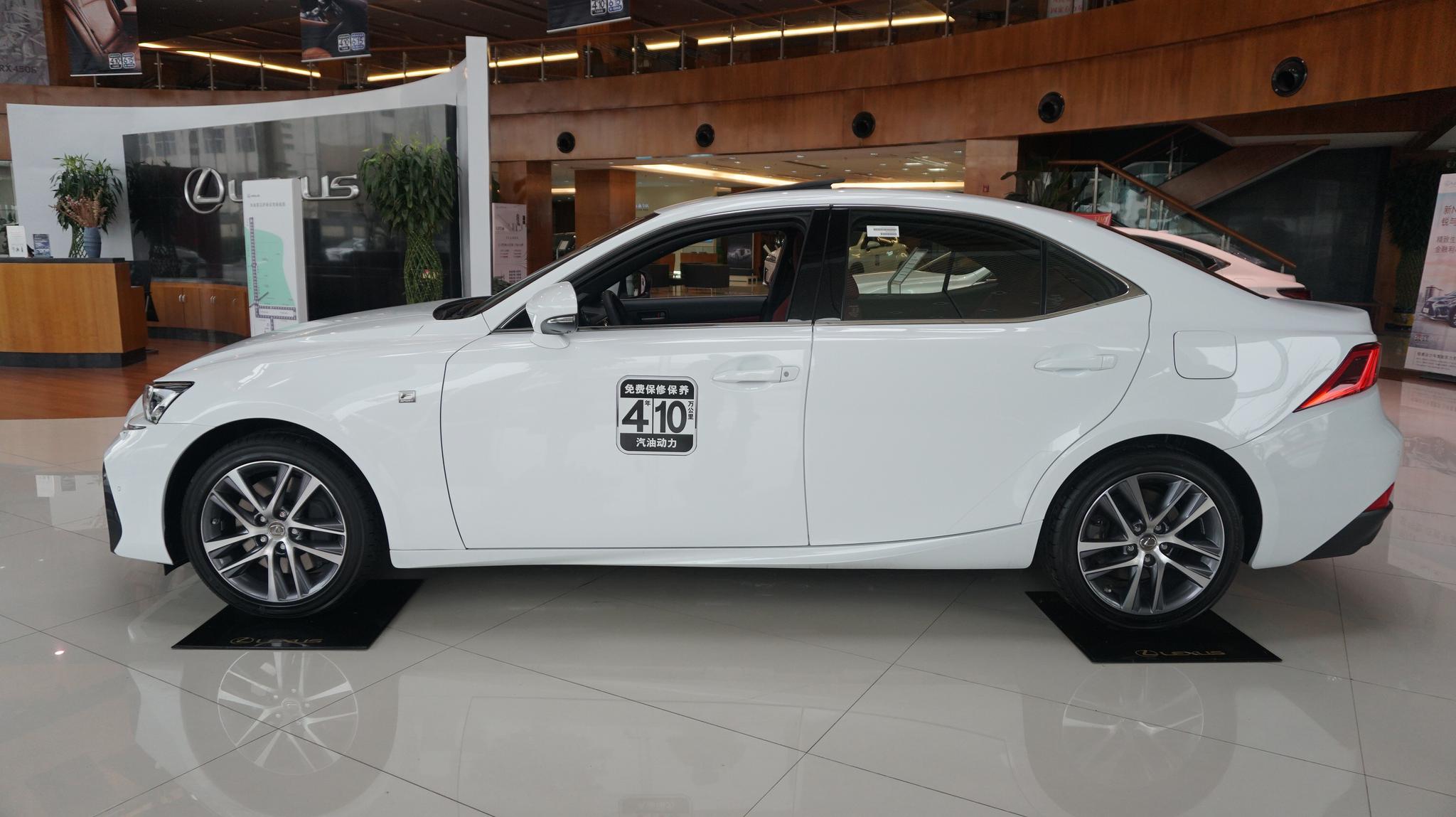 雷克萨斯IS300 激情与细腻并存