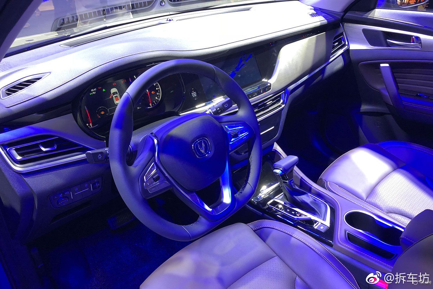 在今日开幕的2018成都车展上，长安CS35 PLUS正式亮相-新浪汽车