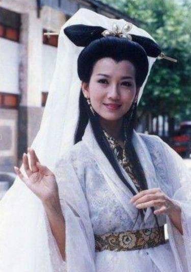 新白娘子传奇，白娘子美若天仙，她各种服饰背后寓意你看懂了吗？