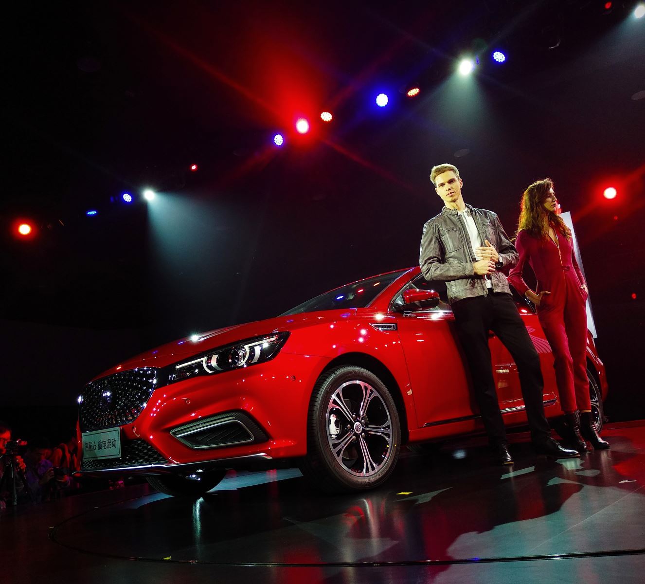 名爵eMG6上市 王晓秋为什么要亲自组局开趴？-新浪汽车