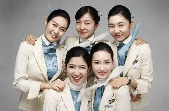 盘点各国航空公司空姐制服，统一着装让人印象深刻