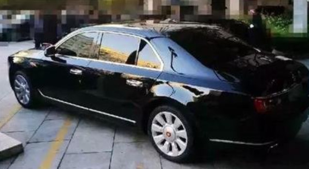 红旗N501车型首次亮相，基于L5打造却更奢华，搭载4.0T V8引擎-新浪汽车