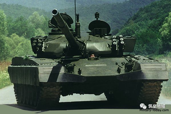脑袋上插根棍根的魔改T-72：南斯拉夫M84坦克|塞尔维亚|武器|南斯拉夫_新浪新闻