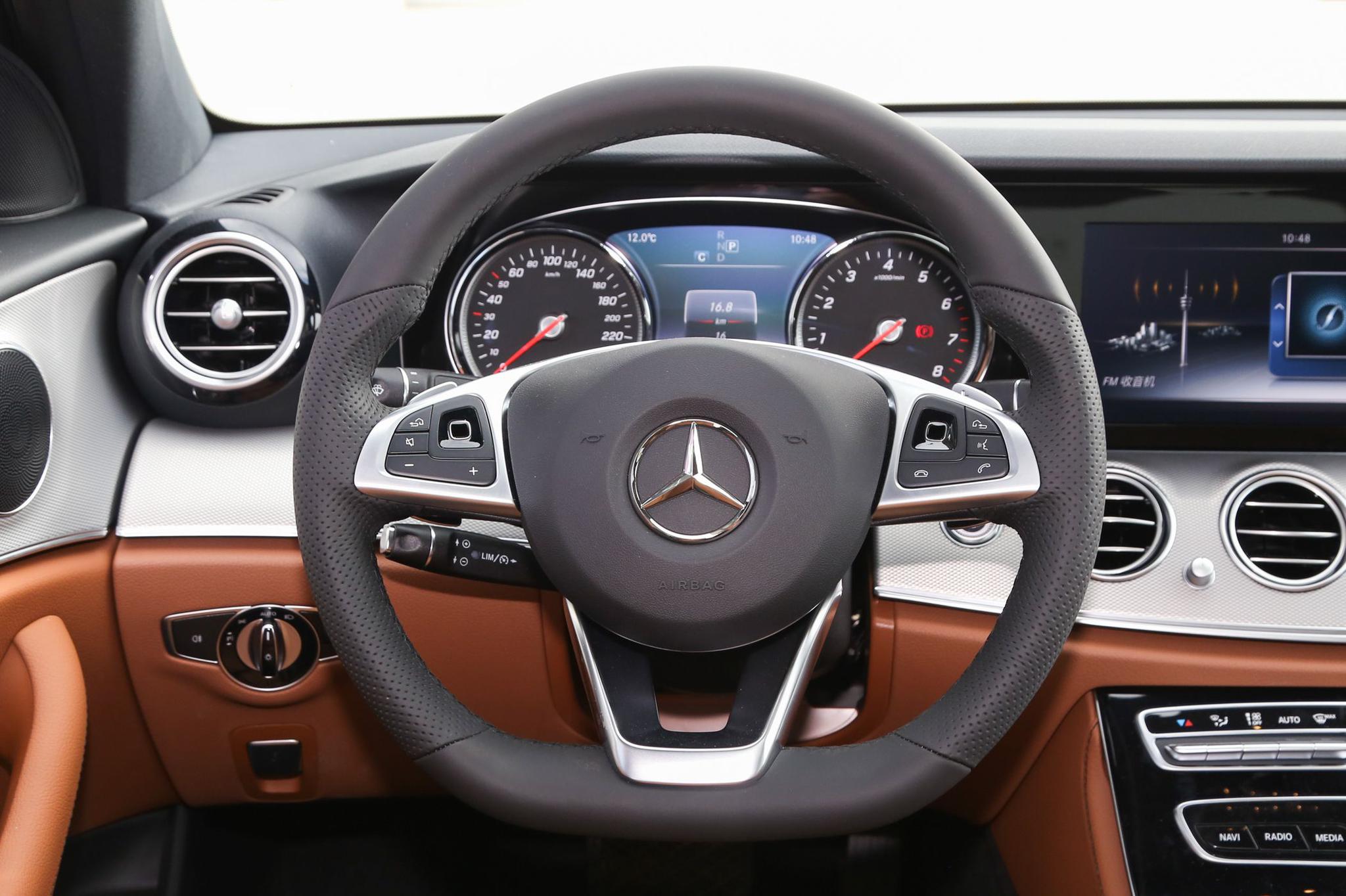 奔驰 E300 2017款 2.0T运动型 水晶棕色你心不心动？-新浪汽车