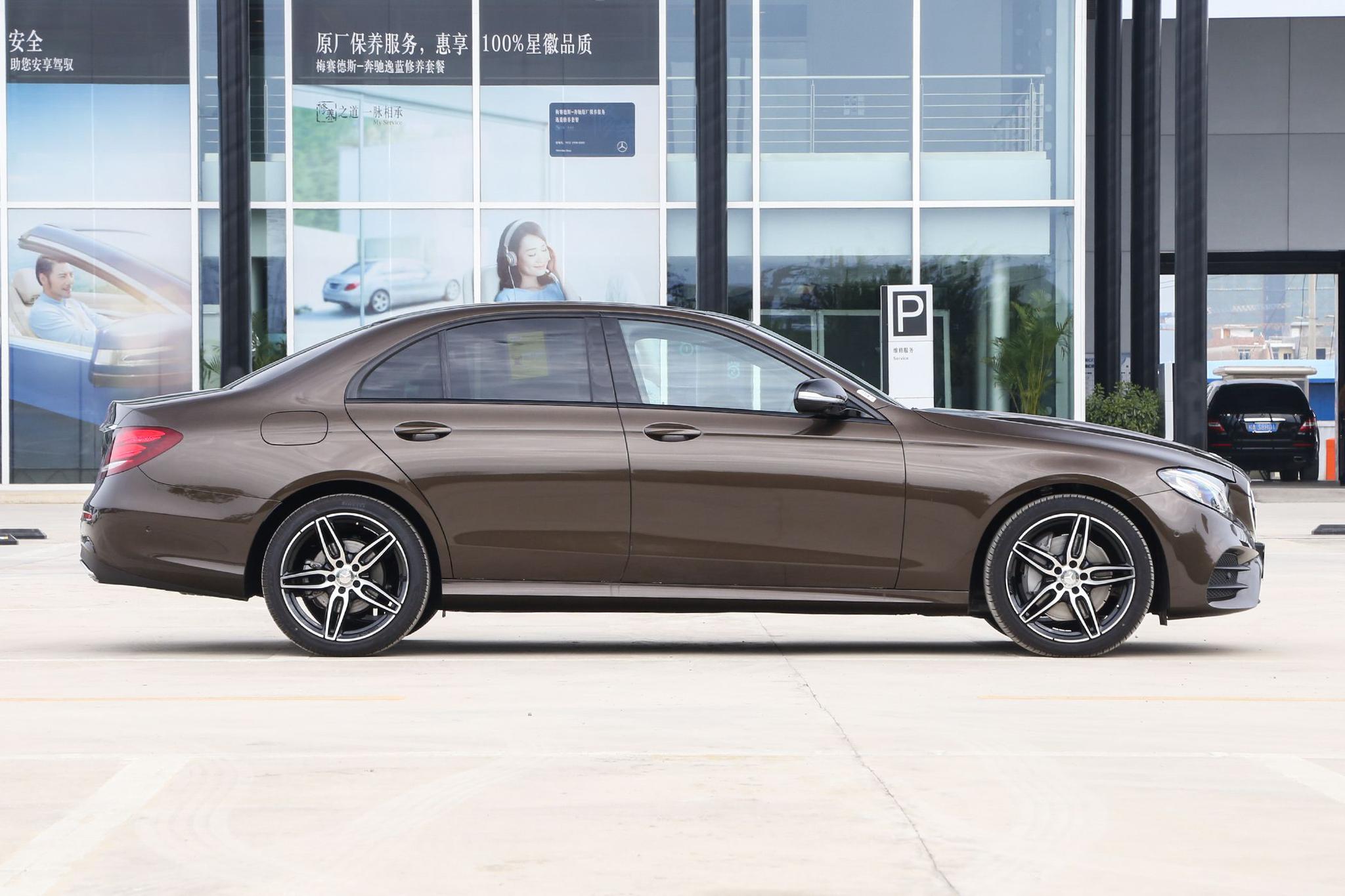 奔驰 E300 2017款 2.0T运动型 水晶棕色你心不心动？-新浪汽车