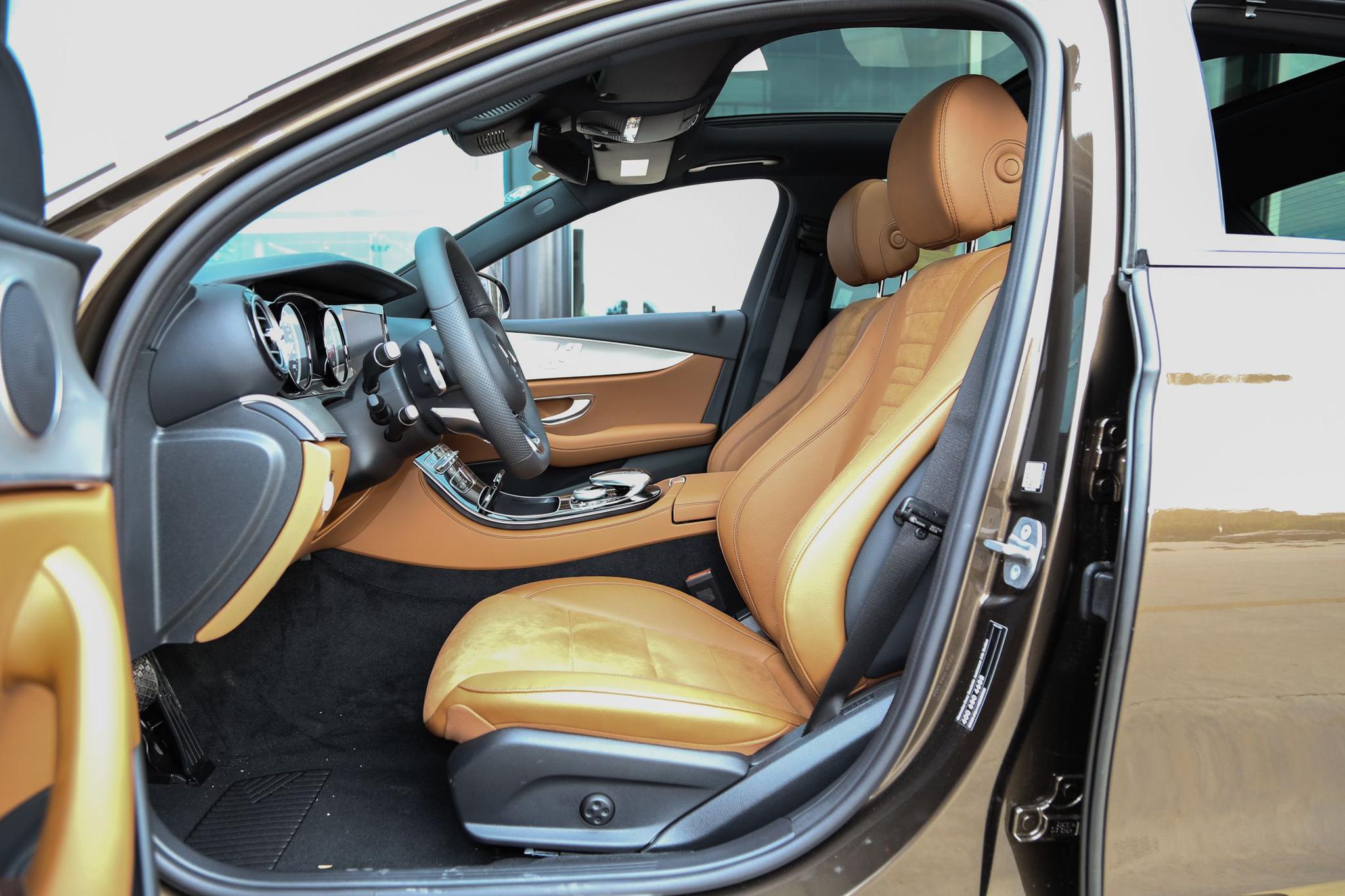 奔驰 E300 2017款 2.0T运动型 水晶棕色你心不心动？-新浪汽车