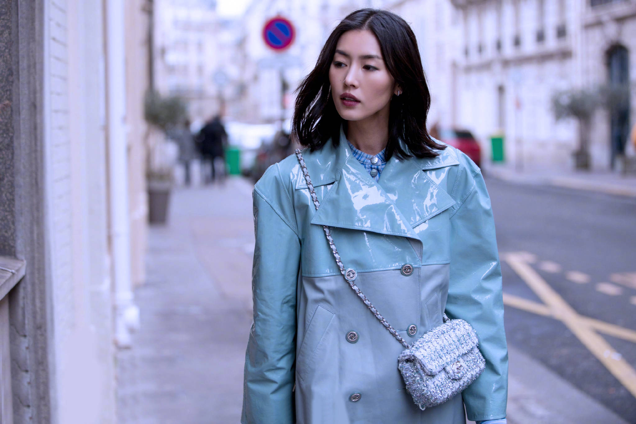 大表姐法国香奈儿chanel街拍，PVC奢侈品包包演绎春夏女装新时尚|香奈儿|女装|表姐_新浪新闻