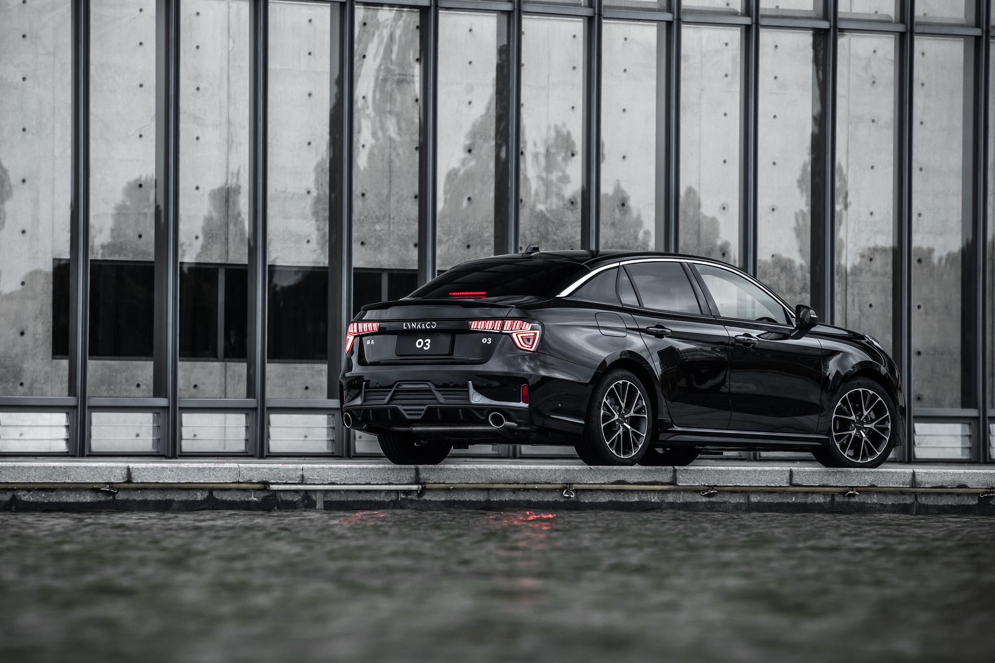 另辟蹊径！实拍领克首款轿车—领克03