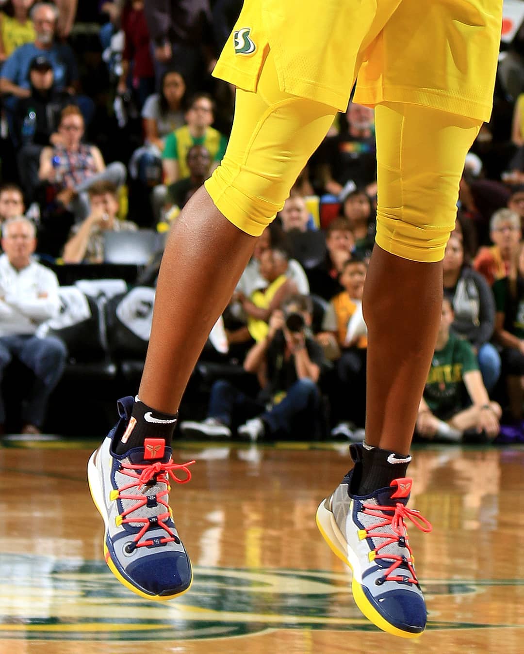 WNBA球员最近上脚战靴欣赏|战靴|球员_新浪新闻