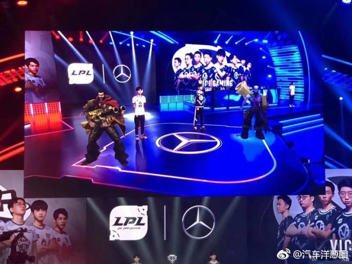 恭喜奔驰成为LPL年度最大首席合作伙伴，这么看来以后打排位
