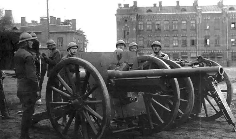 【李云龙让二营长拉出来的意大利炮，到底是什么型号？】|武器|意大利|炮架_新浪新闻