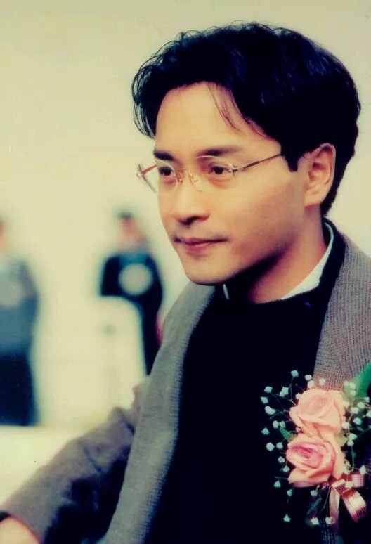 15后再看张国荣，每一张照片都是满满的回忆和意义，哥哥天堂安好|天堂|张国荣|照片_新浪新闻