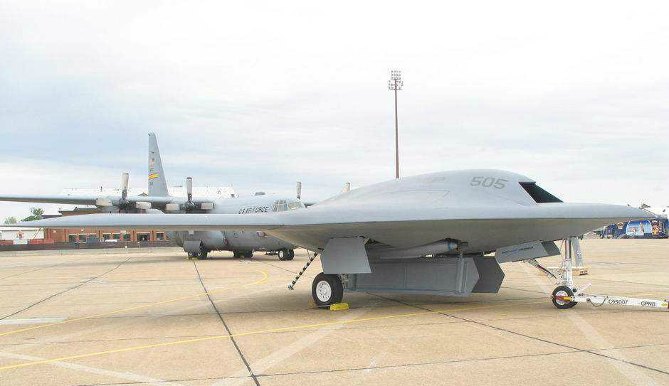 和中国彩虹7无人机非常相似的x47B战斗力到底如何