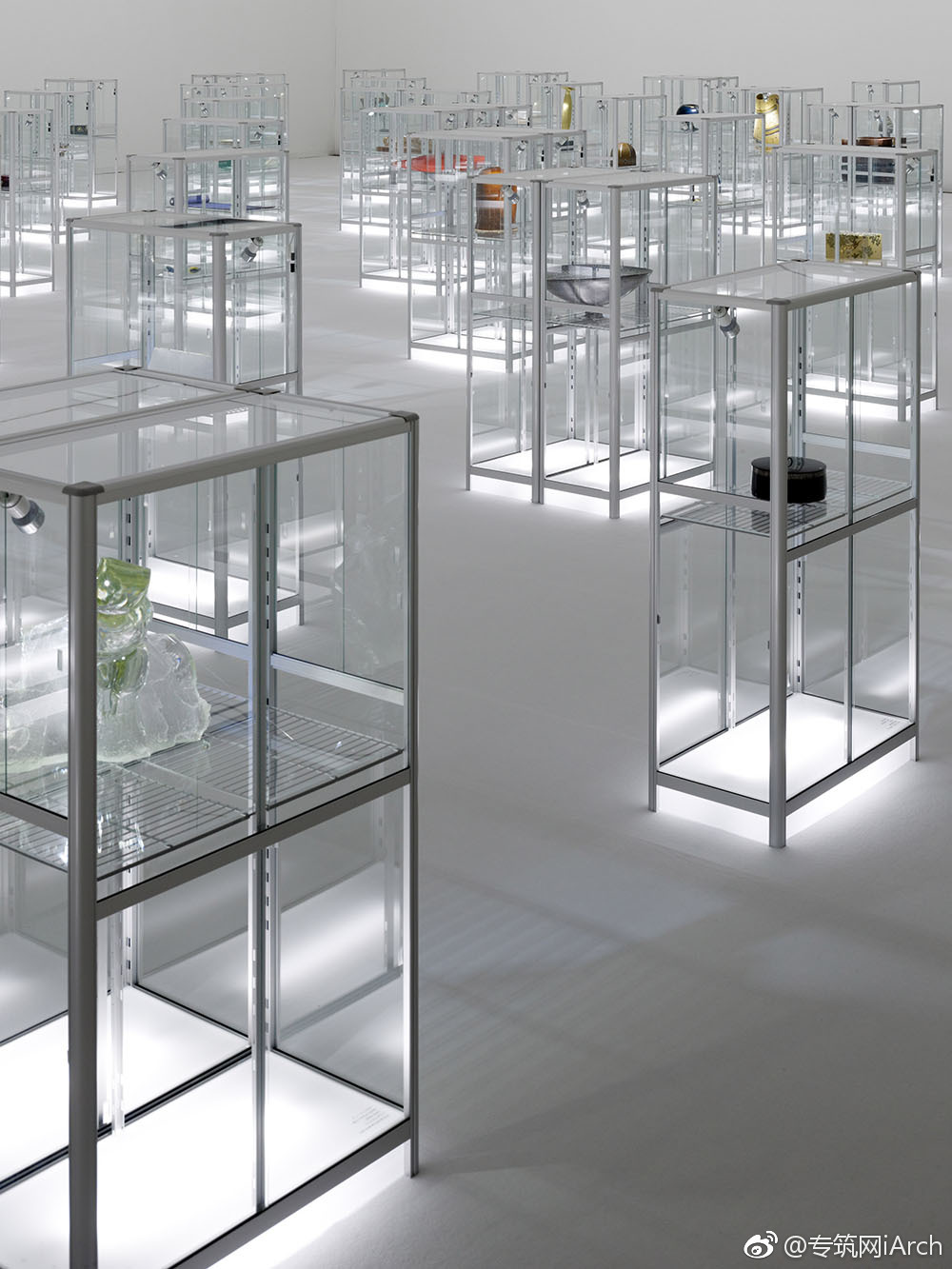 强强联合，“Between Two Worlds | Escher X Nendo”展览