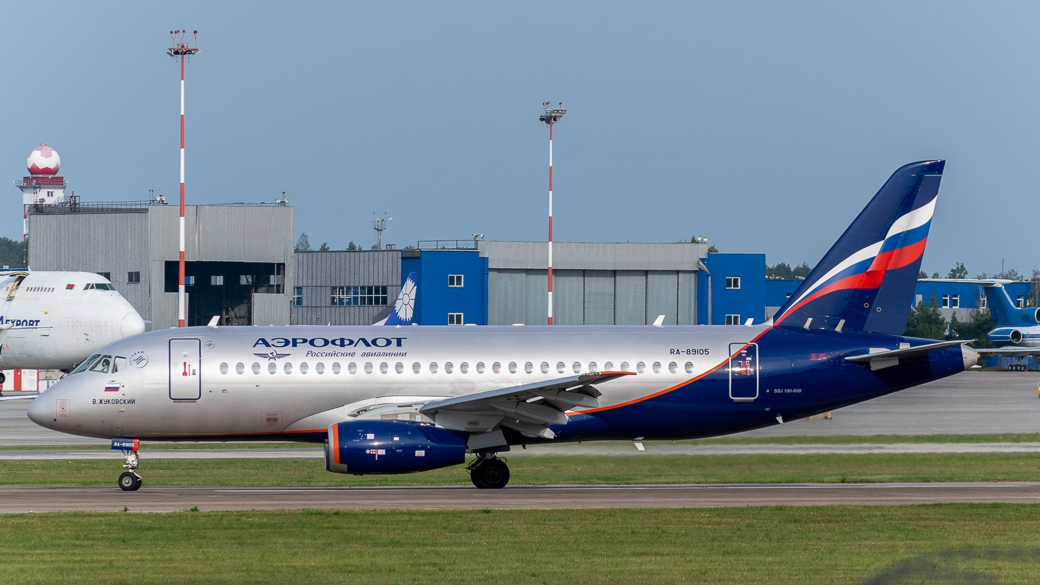 俄罗斯苏霍伊也可以研制民航飞机，这就是SSJ-100型中型民航客机|苏霍伊|民航飞机|民航客机_新浪新闻