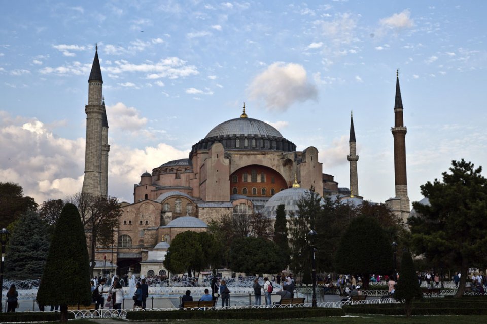 伊斯坦布尔第一景点，中古世界七大奇迹之一的圣索菲亚大教堂|索菲亚|土耳其|圣索菲亚大教堂_新浪新闻