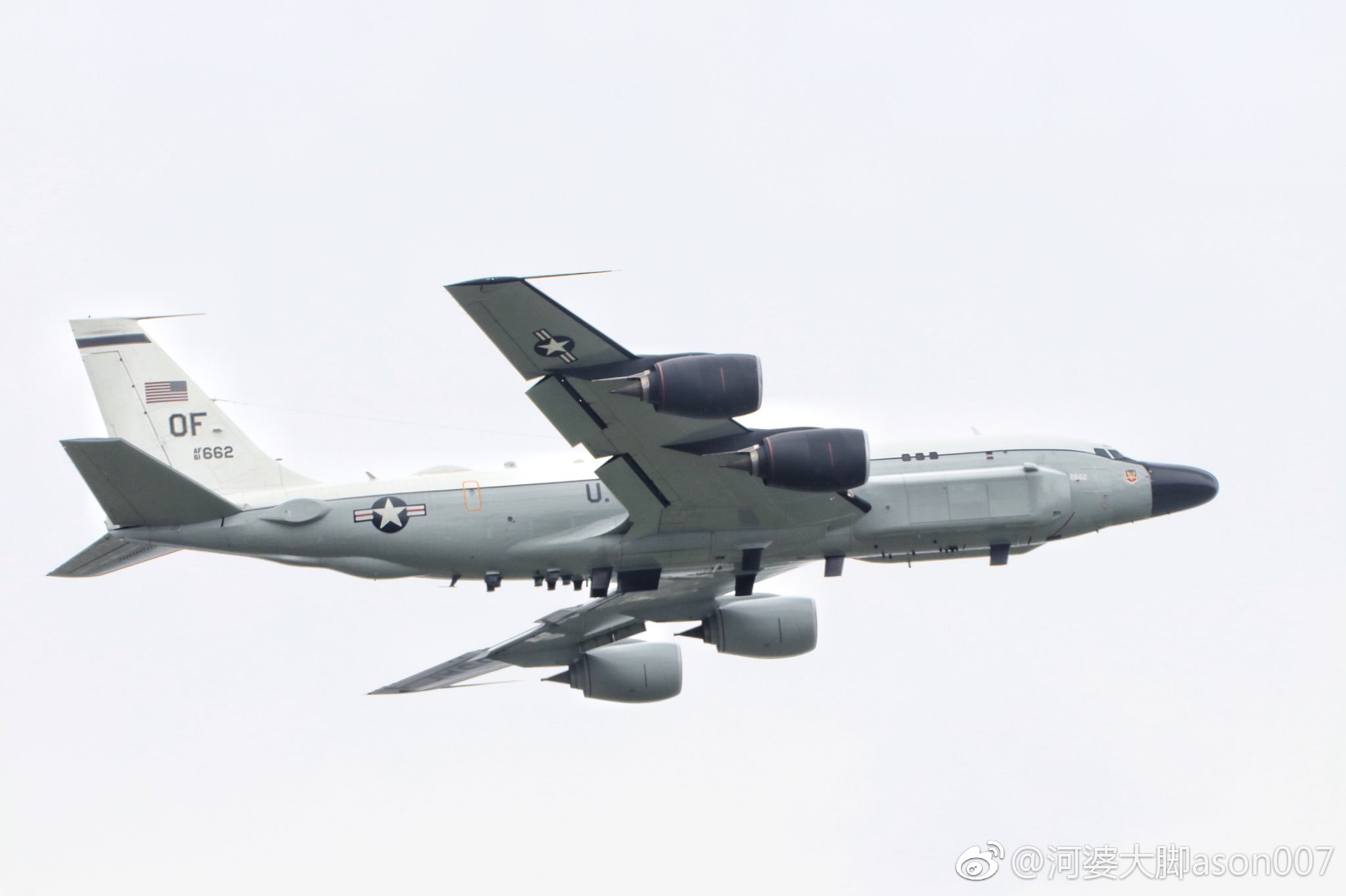 美国空军662号RC-135S“眼镜蛇球”弹道导弹侦察机16日在日本横田基地