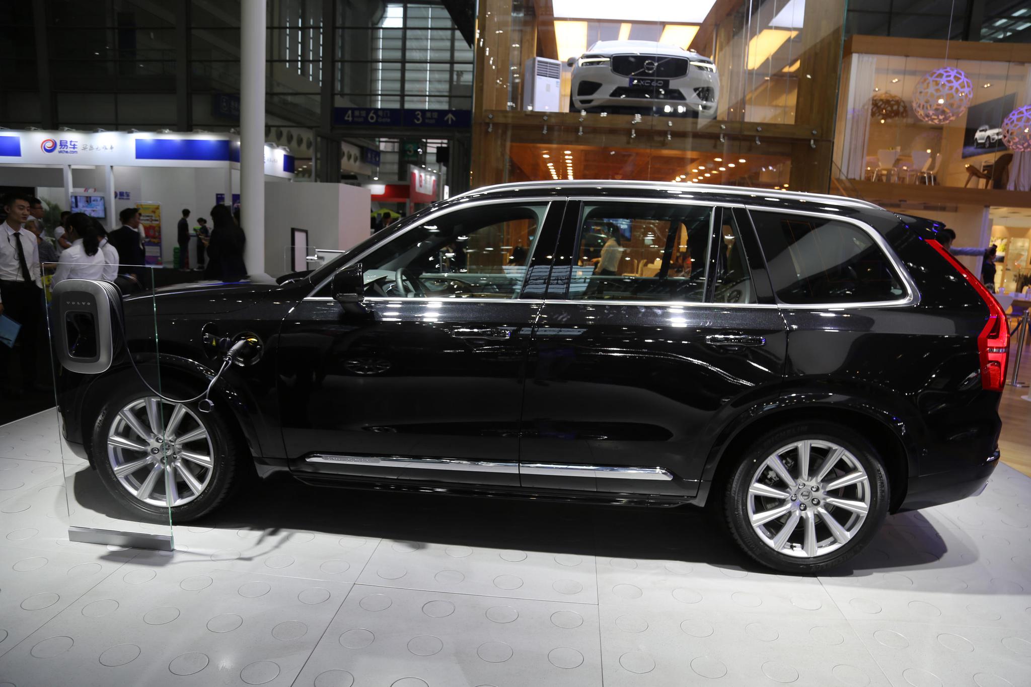 媲美宝马X5、奥迪Q7，2018款沃尔沃XC90 T8 E驱混动版 实拍！-新浪汽车