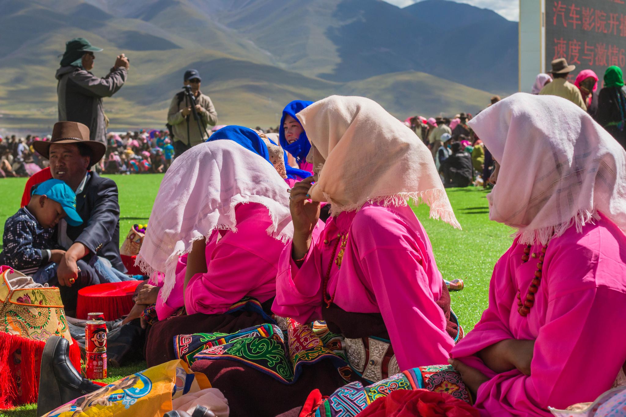 藏族少男少女传统节日跳的舞蹈，被首批列入国家非物质文化遗产|舞蹈|锅庄舞|西藏_新浪新闻