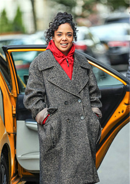 女武神泰莎，汤普森开拍新版，黑衣人，梳泡面头露美腿