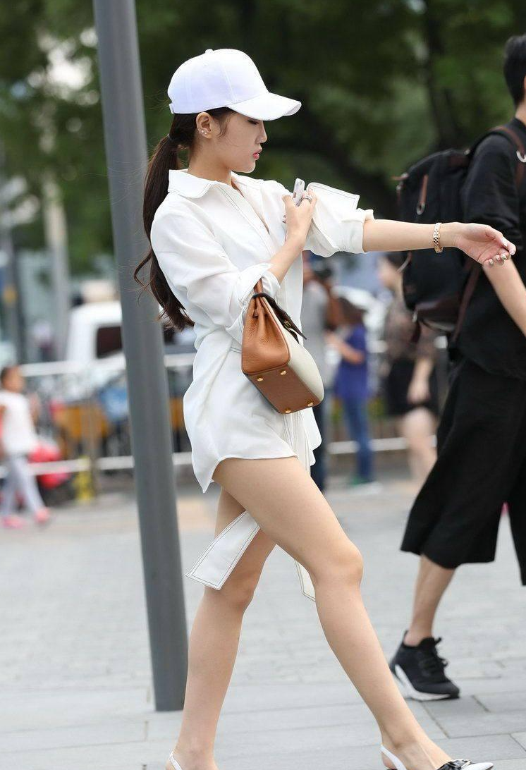 街拍：美女你这样上街考虑过别的女人的感受吗？|妆容|美女|衬衣裙_新浪新闻