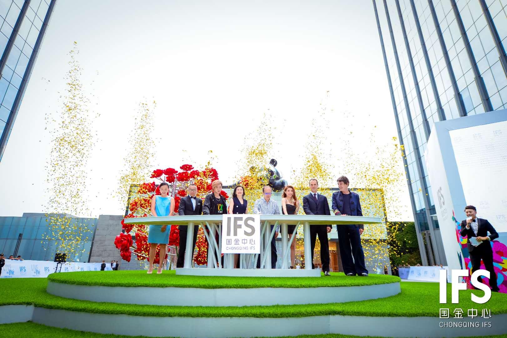 山茶花与大熊猫，罗志祥为你揭开重庆IFS神秘艺术装置的面纱