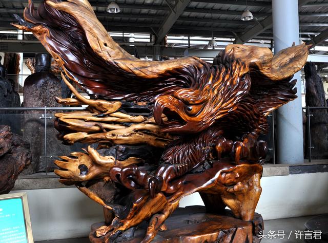 一尊根雕佛像在迪拜拍卖了一千多万，很多人看后说了俩字：震撼！|拍卖|根雕|平顶山_新浪新闻