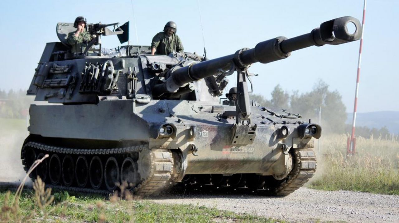 奥地利陆军第7侦察和炮兵营的M109A5Ö型自行火炮进行实弹射击训练|奥地利|炮兵营|自行火炮_新浪新闻